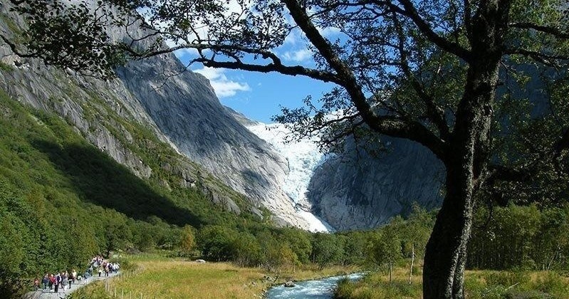 Briksdal Glacier Tour | Visit Nordfjordeid